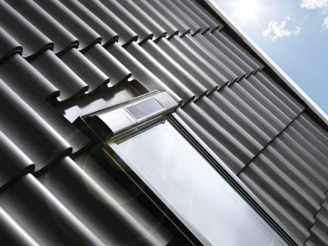 Fenêtre de toit VELUX à rotation - Tout confort - Motorisation Integra ...