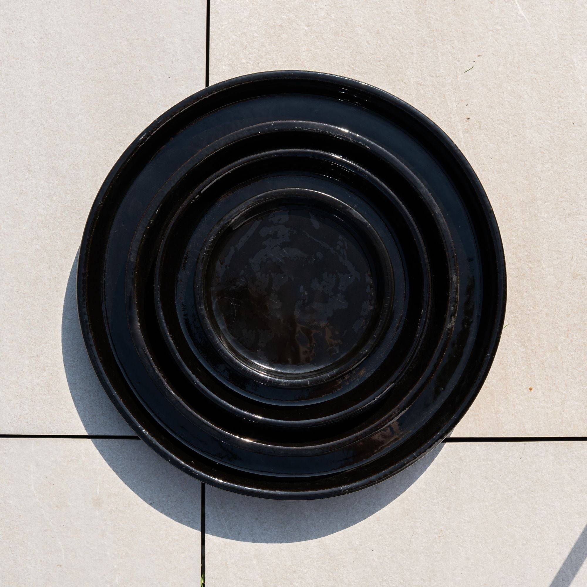 Soucoupe 21cm vert sur noir faite à la main en terre cuite émaillée ...